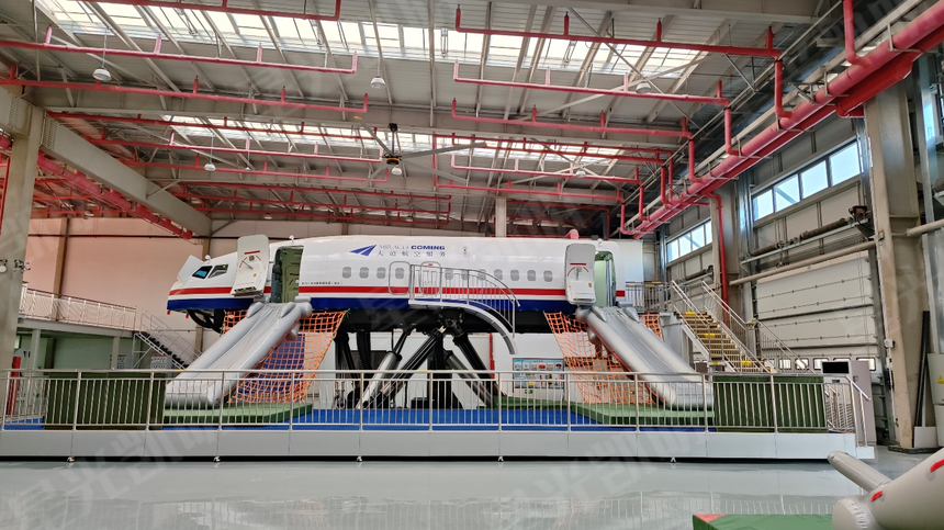 波音B737 全功能动态模拟舱_北京星光凯明智能装备有限公司